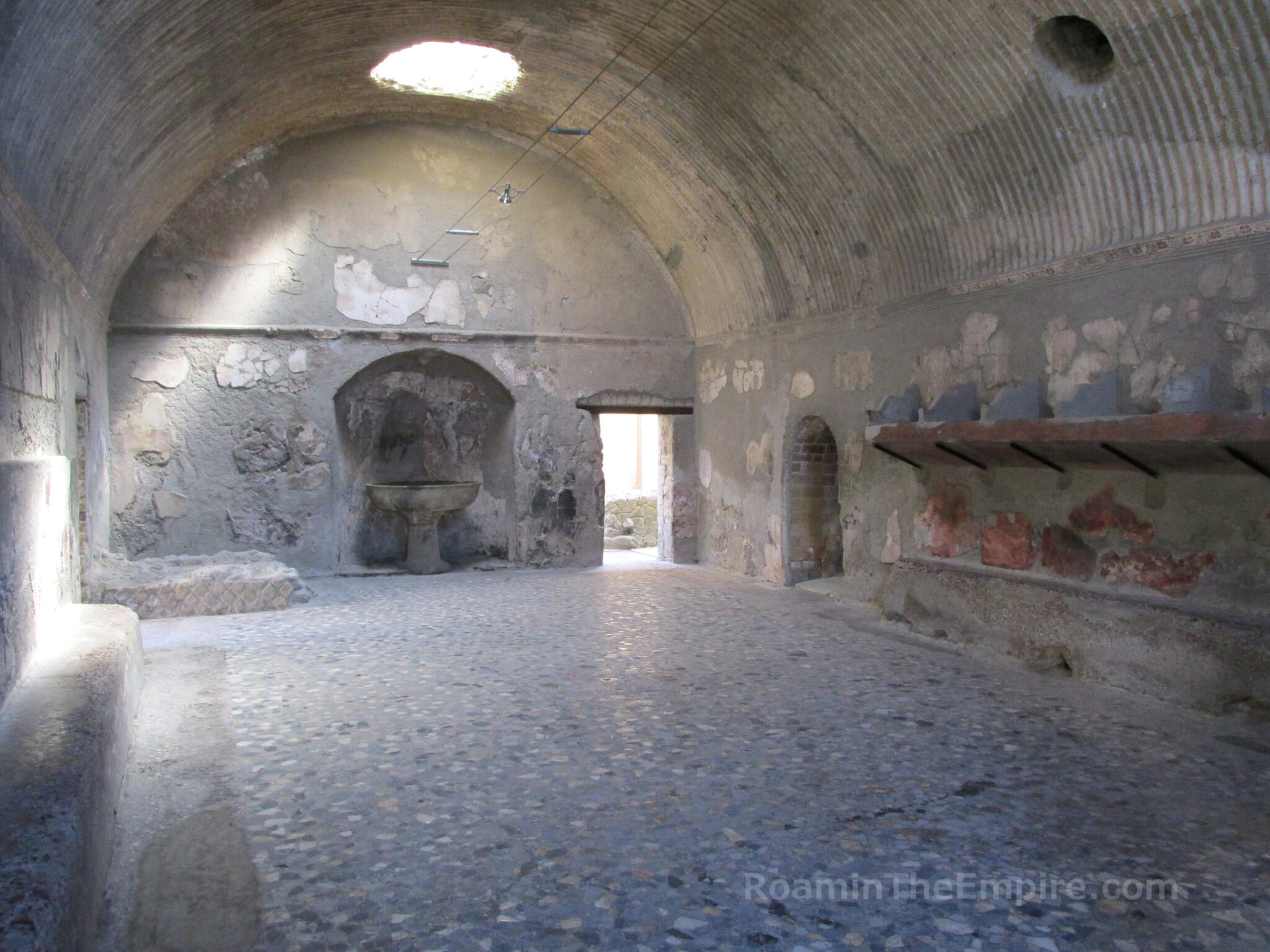 Apodyterium - Roamin' The Empire